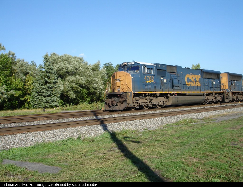 CSX 4762 leads a Stack Train WB on the #2 Track
